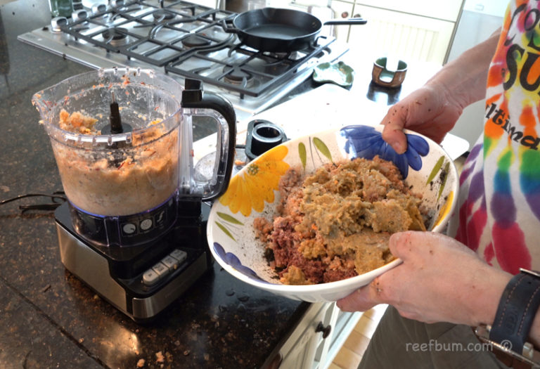 DIY Homemade Fish Food - ReefBum